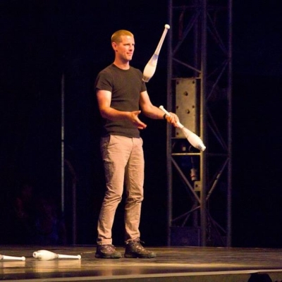 Ultimate Juggling Battle - two best combat jugglers in the world fight ...