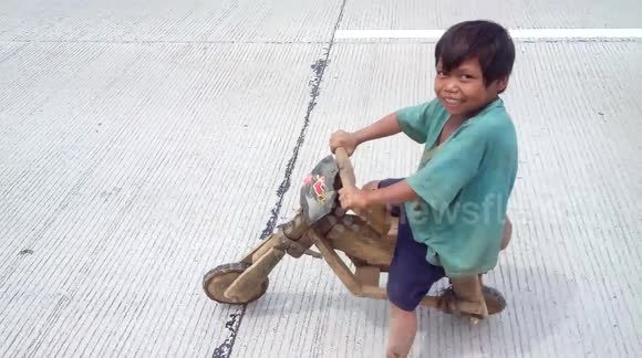 Poor kids build their own bikes made out of WOOD! - Buy, Sell or Upload ...