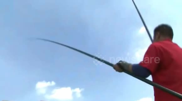 Man breaks world record for using diablo with longest sticks - Buy ...
