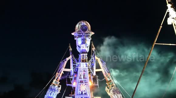 Mechanical puppet 3 times size of double-decker bus unveiled in ...