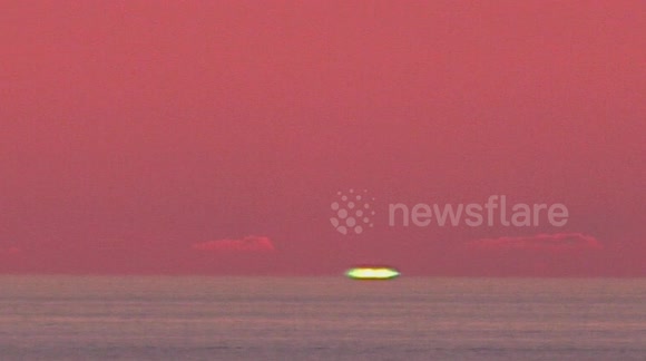 Mesmerising green ray appears in the sunset sky in northern Spain - Buy ...