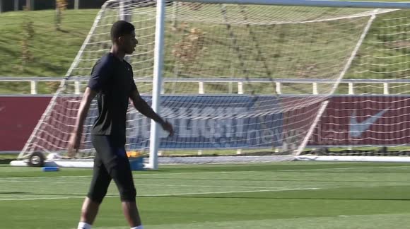 Marcus Rashford shows off incredible shooting skills in England ...