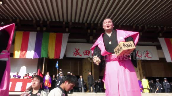 Sumo grand champion Hakuho tosses beans at 'setsubun' festival in Japan ...