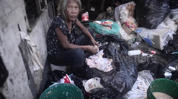 Inside the Filipino slums where locals sell recycled food scraped ...