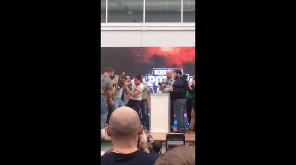 Contestant gets knocked out during Russian 'Slapping Championship ...