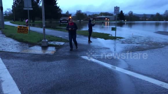 Road closures in Oregon continue as flooding wrecks nearby golf course ...