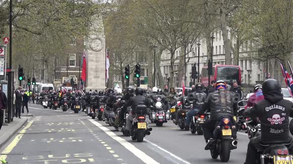 Cenotaph used as a 'bike park' as thousands of motorcycles rally in ...