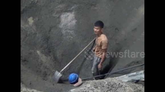 Man buried alive under 4 meters of rubble is rescued by man and machine ...