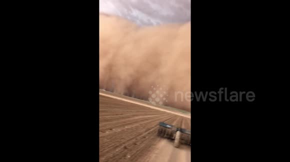 'That's mother nature!' Texas farmer films massive dust storm ...