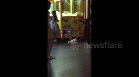 Little girl gets stuck inside claw machine 'looking for a teddy to gift ...