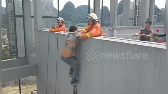 Firefighters rescue man clinging onto broken safety rope from 16th ...