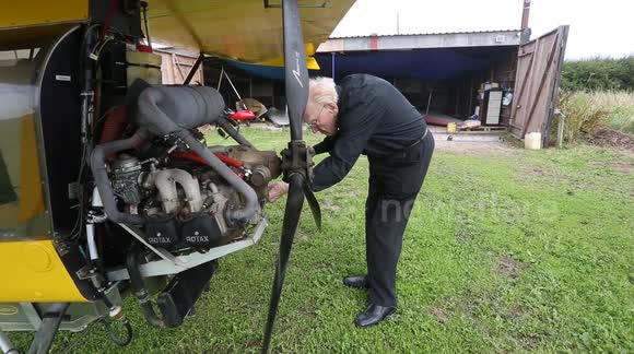 Former UK pilot still works as plane inspector at the incredible age of ...