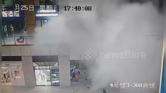 Rainwater crashes down into Chinese mall after ceiling collapses - Buy ...