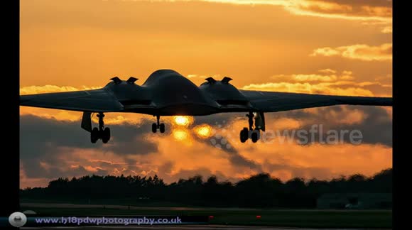 B2 stealth bombers land at UK airport with stunning sunset backdrop ...