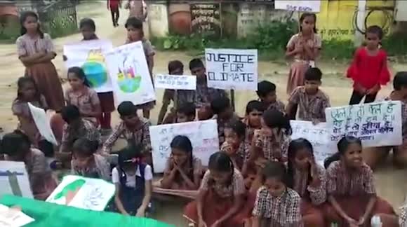 Global Climate Strike: Hundreds of children protest against climate ...