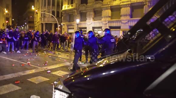 Barcelona, Spanish Riot Police pushed back by advancing Pro ...