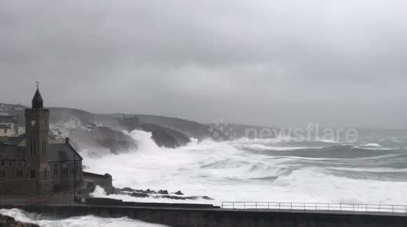 Hurricane force winds and huge waves batter Cornwall - Buy, Sell or ...