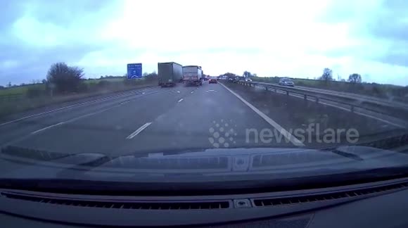 Huge sheet of ice smashes car windscreen after falling off moving lorry ...