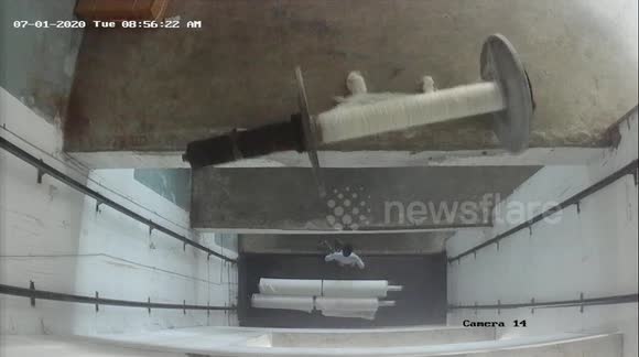 Beam falls two floors down onto man's head in Indian textile factory ...