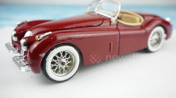 Rusty model car restored to perfect condition in satisfying ...