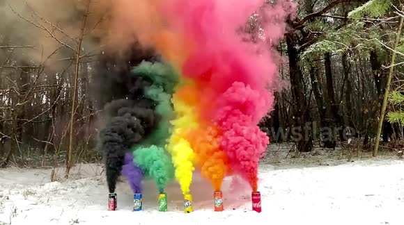 Ukrainian scientist creates colourful display of smoke from soda cans ...