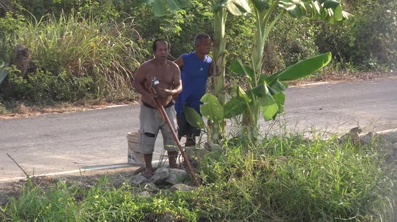 Harpoon man, fishing Thai style, this very skilled fisherman can catch ...
