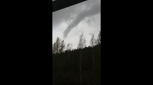 Bizarre cloud spotted spinning in sky during thunderstorm in Finland ...