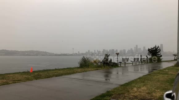 Amazing footage as two lightning bolts strike Seattle simultaneously ...