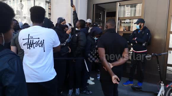 Large queues in London as Nike's Oxford Street store opens early - Buy ...