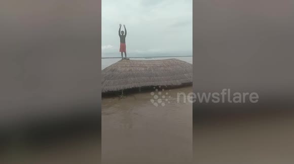 Man stranded on roof for five days rescued by locals in northern India ...