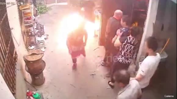 Fire burns through southern Chinese hotel kitchen after gas leak - Buy ...