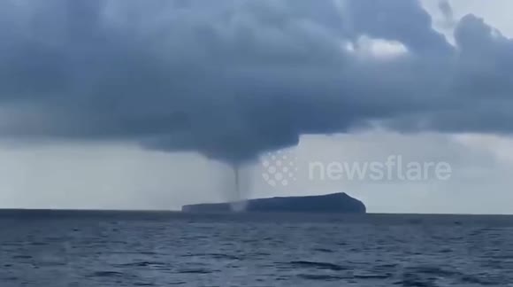 Giant waterspout spotted swirling in southern China - Buy, Sell or ...