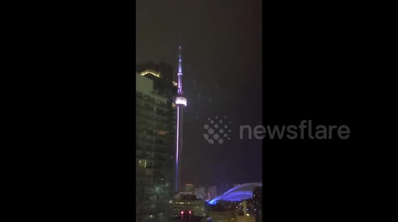 Canada: Video Captures Moment Lightning Strikes CN Tower In Toronto ...