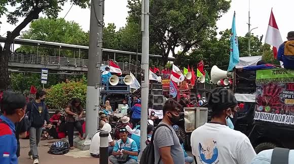 Workers, students to continue Job Creation Law protest in front of ...