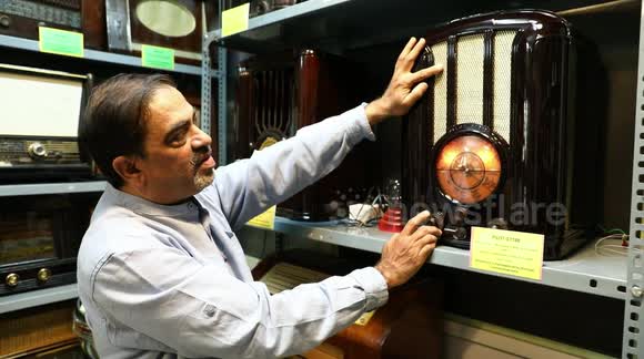 A man in India has his own private museum for Rare Antique radio in ...