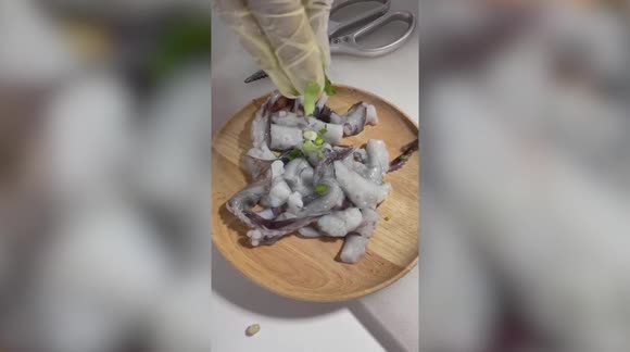 Restaurant sells gruesome plates of ‘dancing zombie squid’ in Thailand ...