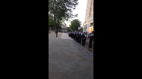 Dozens of police officers seen near London Eye dispersing crowd after ...