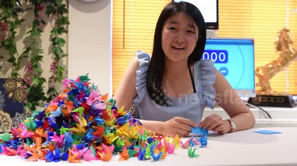 UK schoolgirl sets new world record by making 1,000 origami paper crane ...