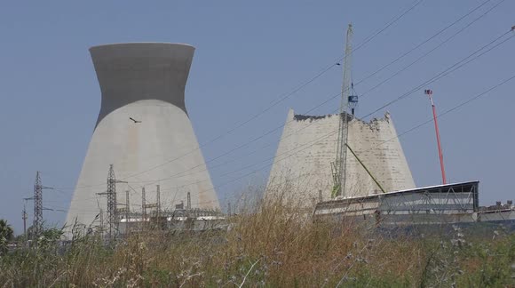 A huge tool is used to demolish water cooling tower of Bazan oil ...