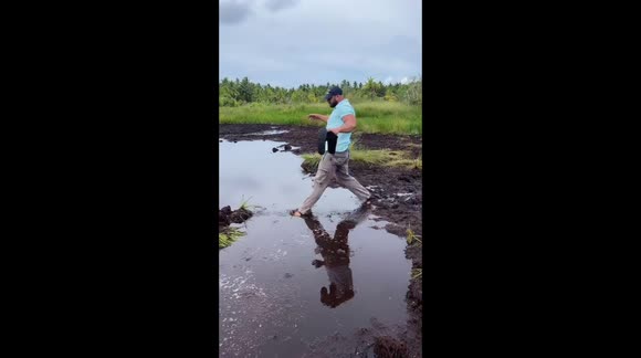 Hilarious moment man plunges into '10-foot-deep' hole while crossing ...
