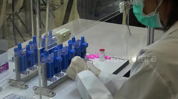 Thai scientists unveil automatic vaccine preparation robot to speed up ...