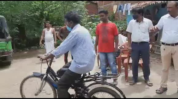 Innovative Indian man too poor to buy a motorbike builds own e-bike ...