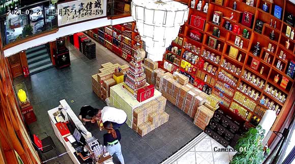 Shopkeeper accidentally smashes bottle of alcohol worth more than $600 ...