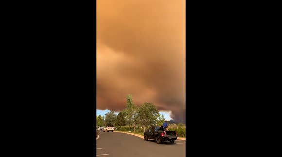 US: Fast-Growing Fawn Fire Prompts Evacuations In Northern California 2 ...