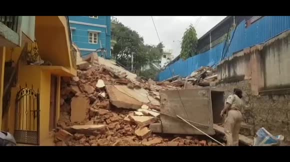 Aftermath Visuals : Narrow Escape for 40 people as Three Storey ...