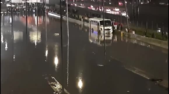 Mexico: Heavy Rain Causes Flooding In Parts Of Mexico City - Buy, Sell ...