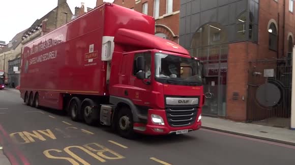 Extra-long Royal Mail trailer spotted on Pentonville Road in London ...