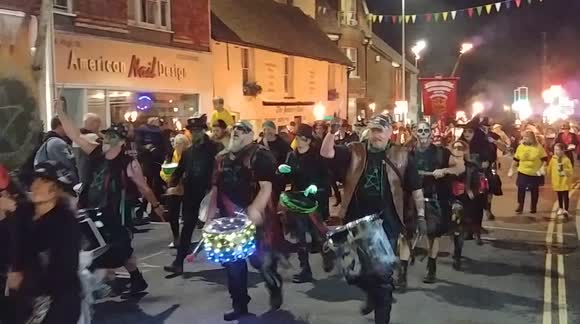 Bonfire night celebrated for the 1st time since 2019 in Hailsham ...