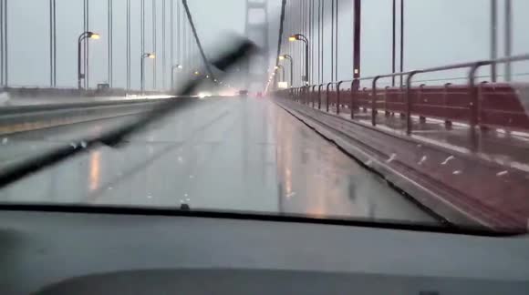 US: Eerie Hum Emanates From Golden Gate Bridge During Storm In Bay Area ...