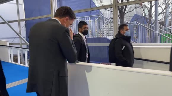 Dutch Prime Minister Mark Rutte puts on face mask before entering ...
